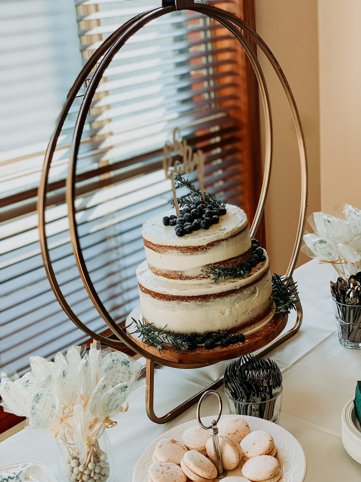 Wedding cake hoop stand diy | Beachweddingtips.com